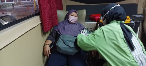 Bantu Stok Darah, PMR SMAN 1 Jember Donor - Berita Diksi