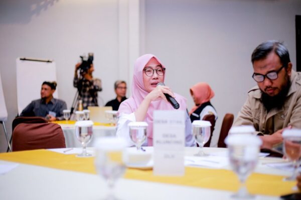 DLH Banyuwangi Bantu 1000 Tong Sampah Desa Sumberagung - Berita Diksi