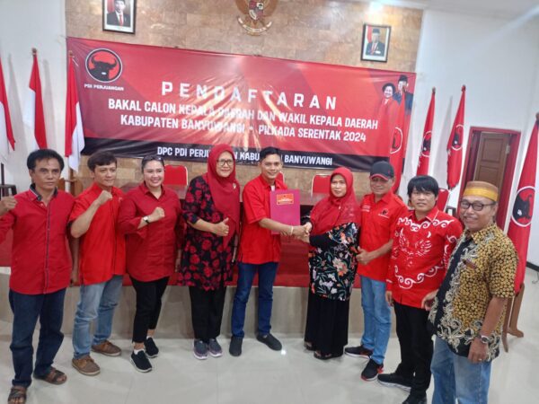 Ratna Ani Lestari Ambil Pendaftaran Cakada PDIP Banyuwangi - Berita Diksi